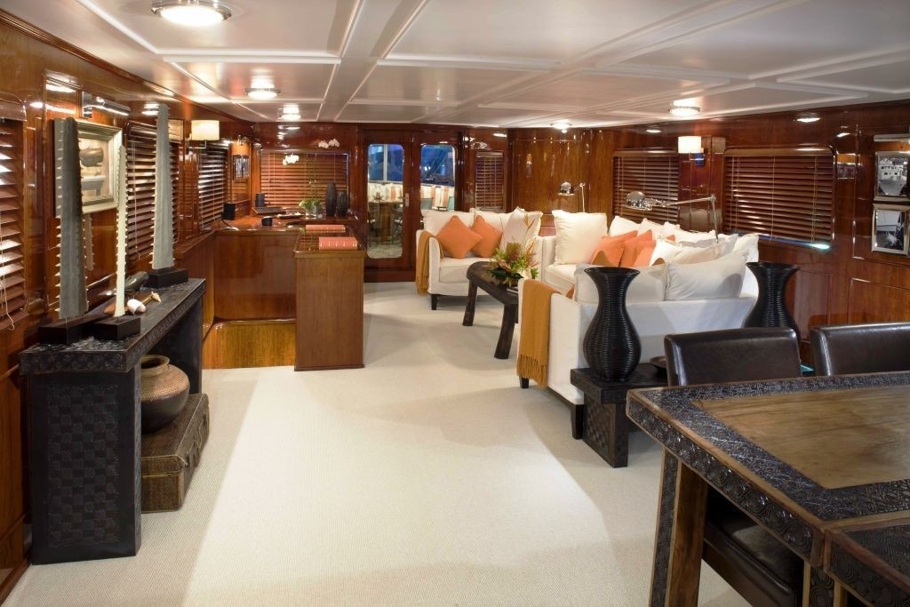 Yacht THE HIGHLANDER, Feadship | CHARTERWORLD Luxury Superyacht Charters